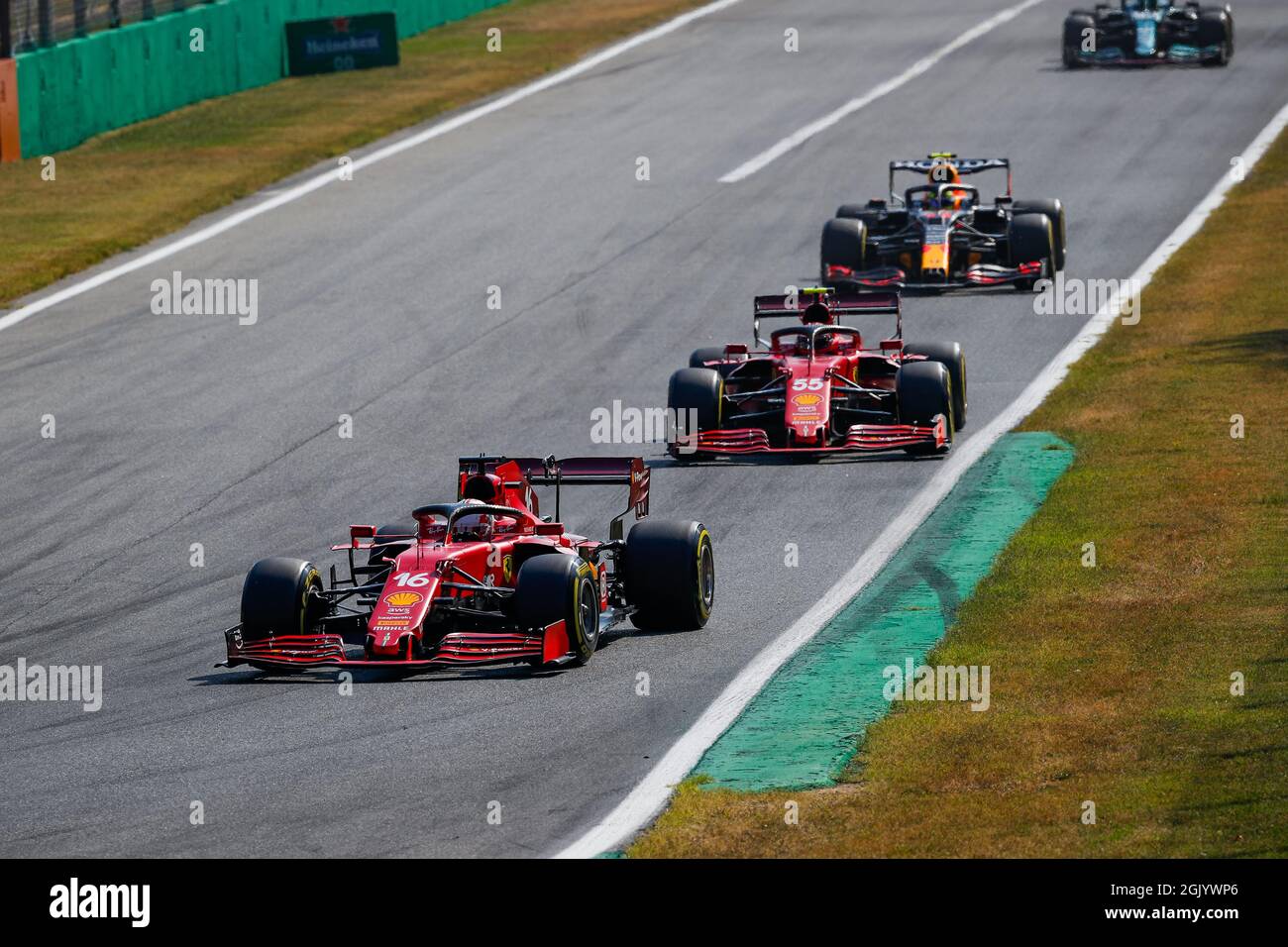 16 LECLERC Charles (mco), Scuderia Ferrari SF21, 55 SAINZ Carlos (spa), Scuderia Ferrari SF21 ...