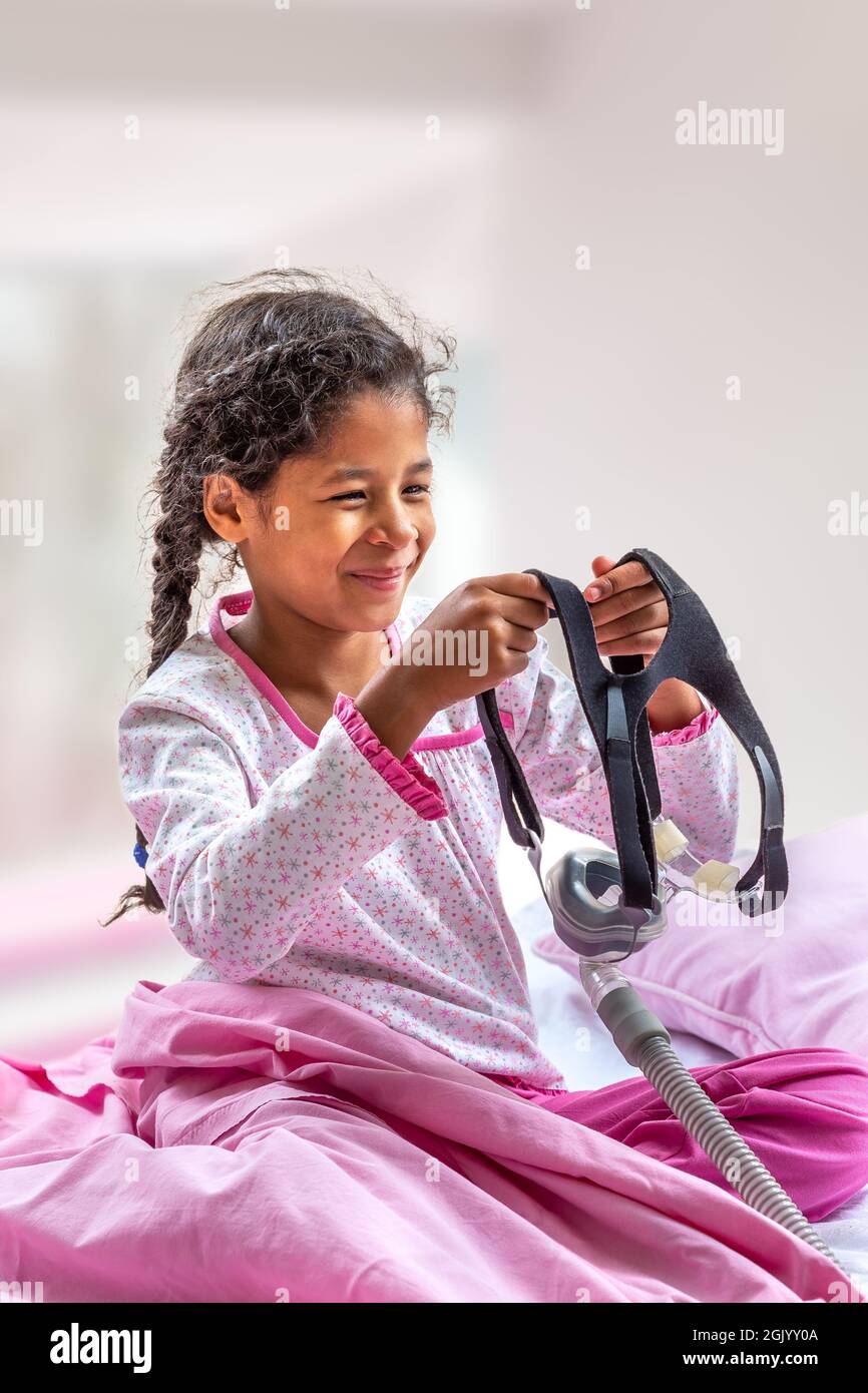 Child suffering from Sleep Apnea, using a CPAP machine Stock Photo - Alamy