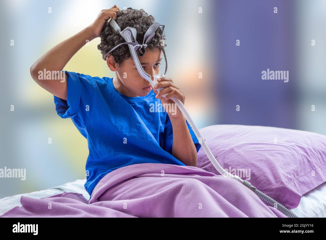 Child suffering from Sleep Apnea, using a CPAP machine Stock Photo - Alamy
