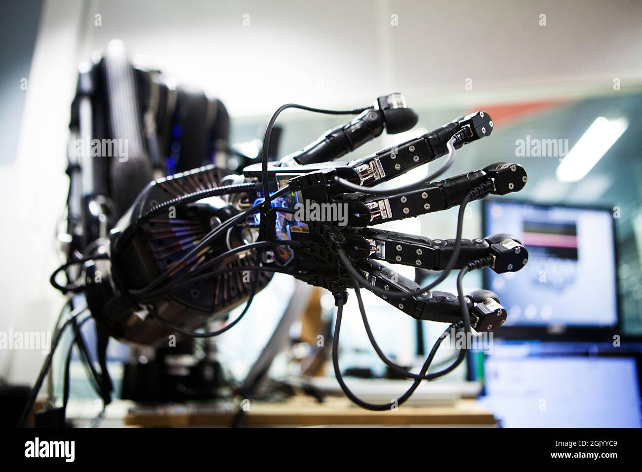 HANDLE project: anthropomorphic artificial hand reproducing gripping movements Stock Photo - Alamy