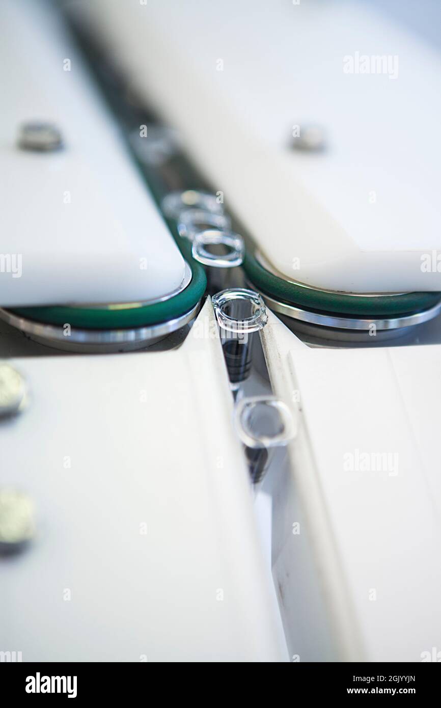 Pharmaceutical industry, automatic filling of injectable syringes (pre ...