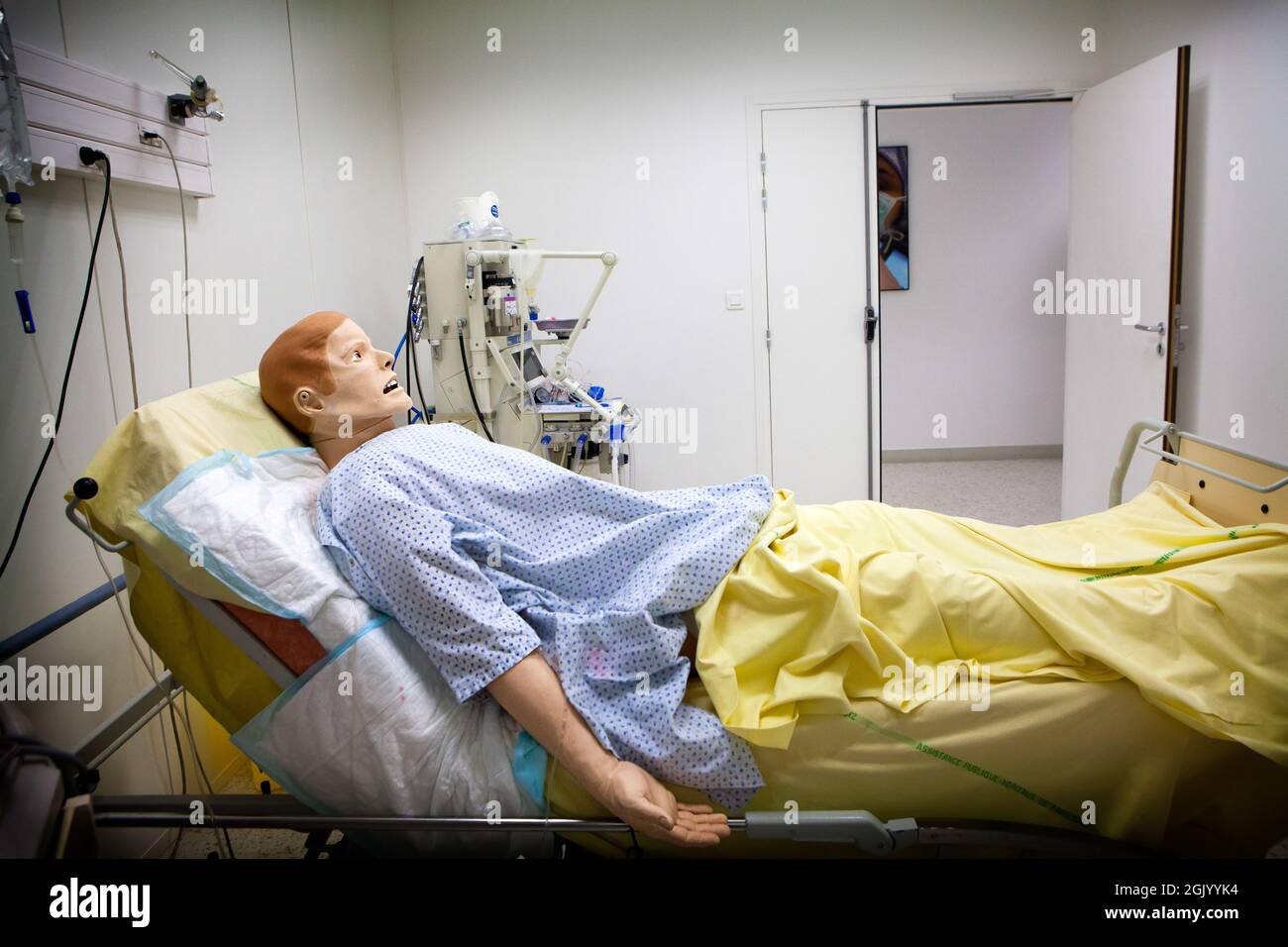 Simulation session on a mannequin, aiming to reproduce very realistic ...