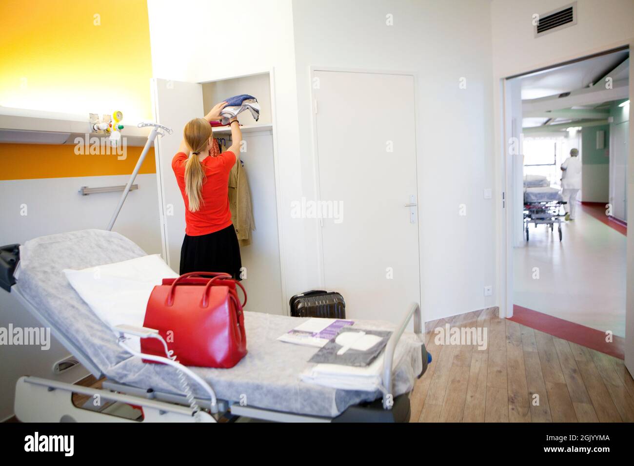 Hospital stay hi-res stock photography and images - Alamy
