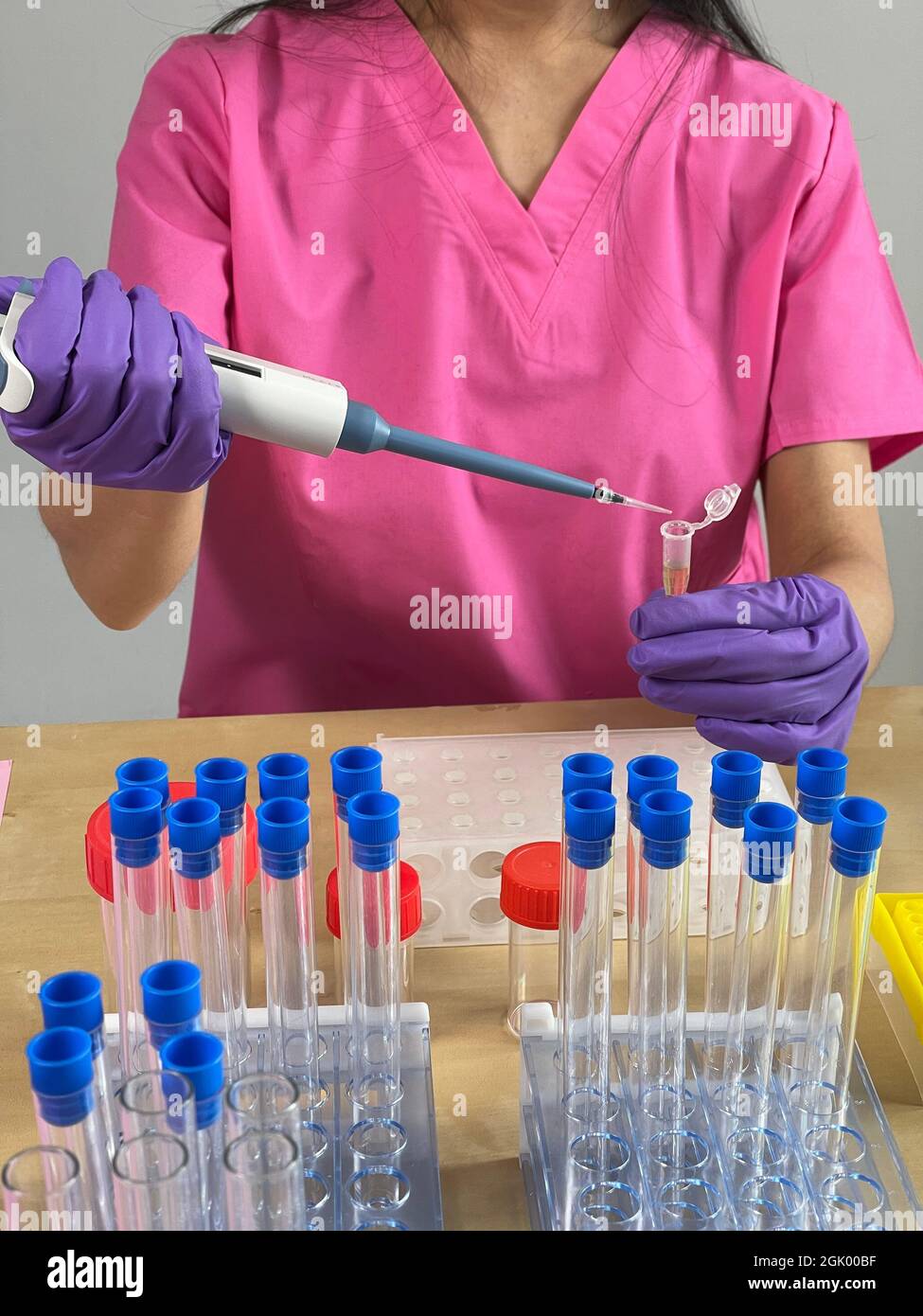 Volumetric pipette hi-res stock photography and images - Alamy