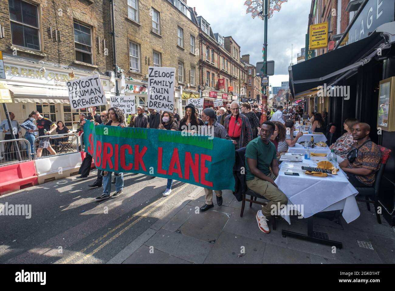 London, UK. 12th Sep 2021. A silent funeral march in black from Altab ...