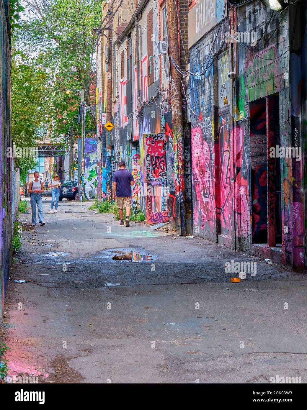 Grafitti Alley is located within the Fashion District in downtown ...