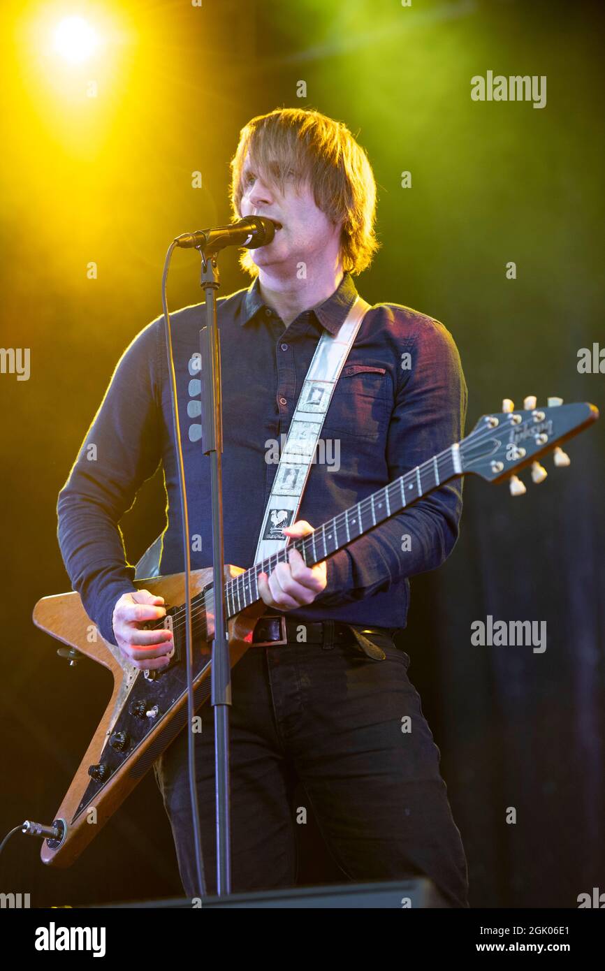 Tim wheeler ash guitarist singer hi-res stock photography and images ...