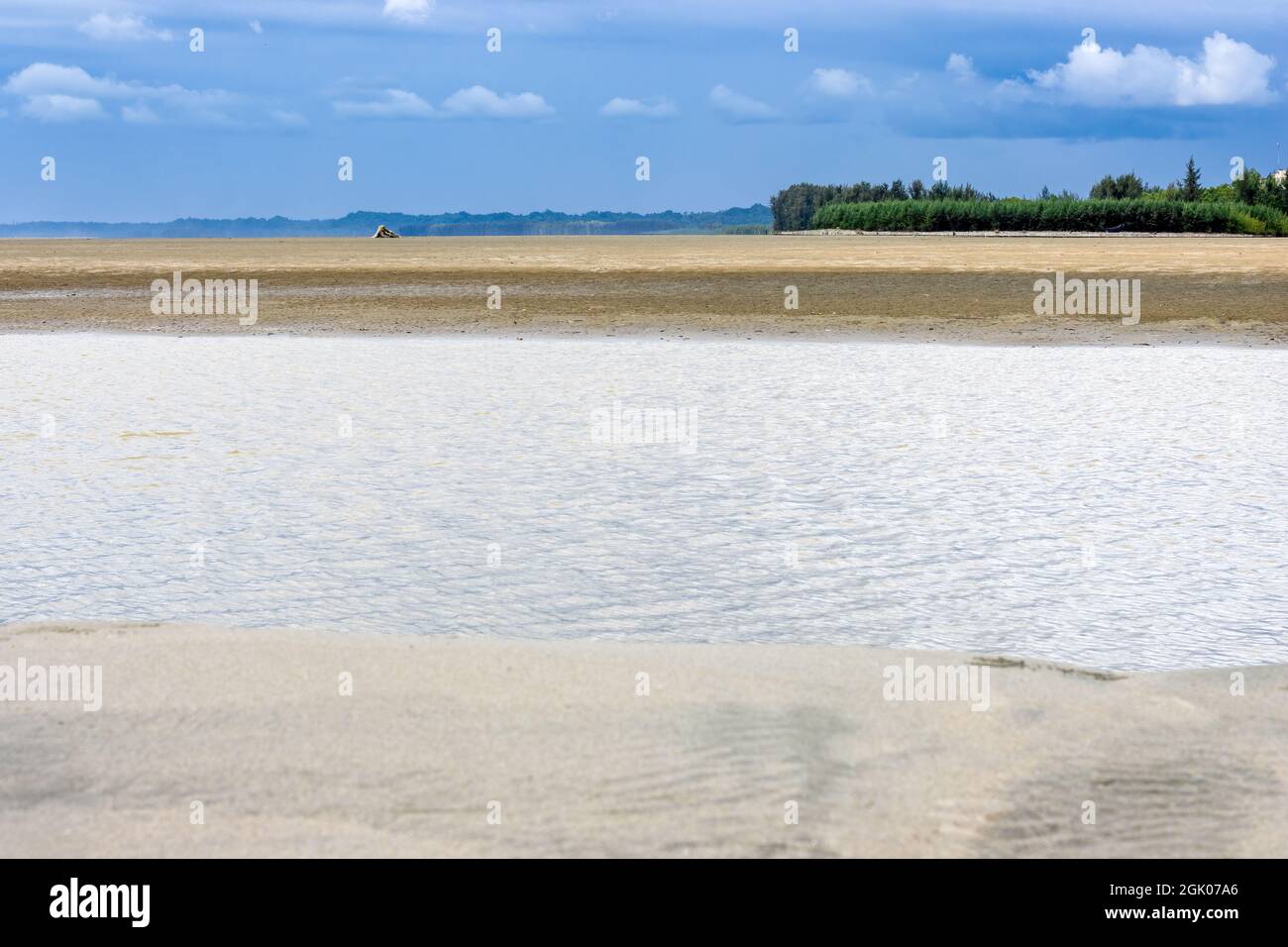 Tropical sandy sea beach with overflow water Stock Photo - Alamy