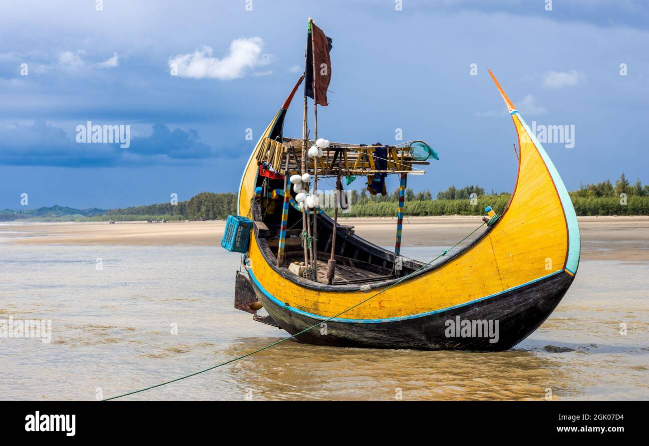 Big fishing boat hi-res stock photography and images - Alamy