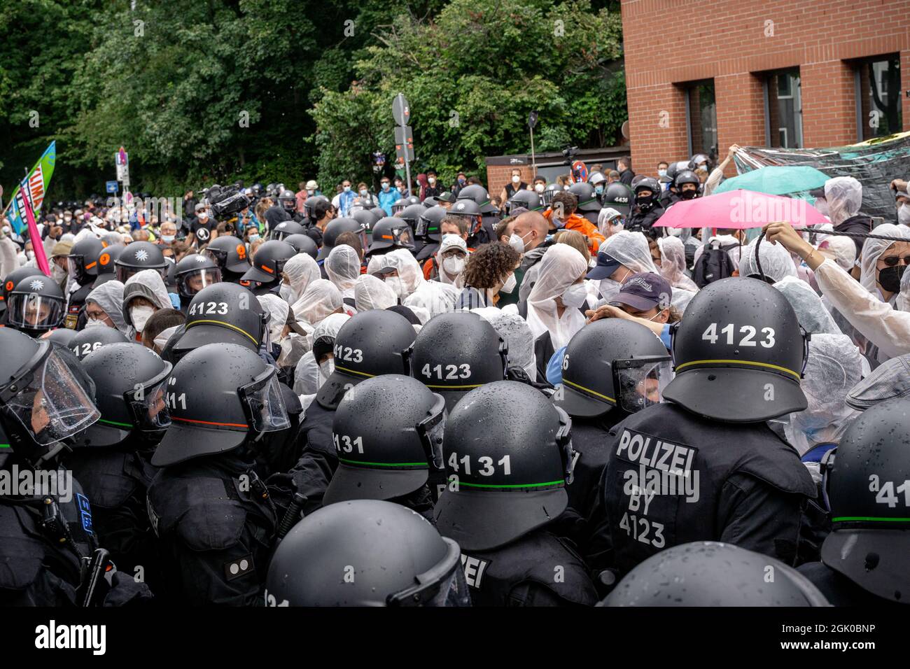 Polizei drängt Demo zusammen. Am 11. September 2021 versammelten sich ...