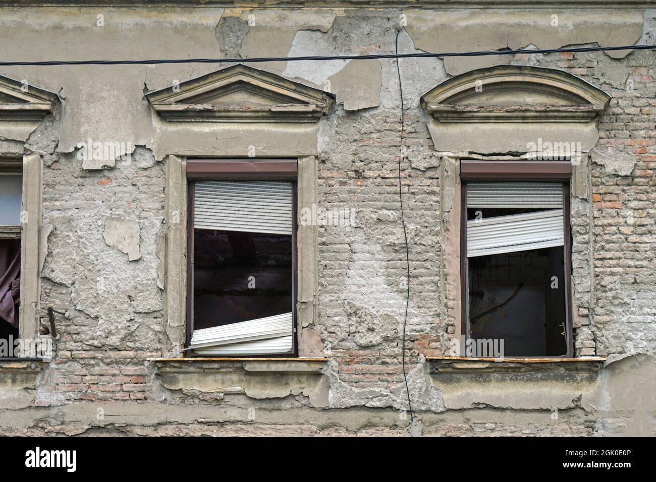 Abandoned building broken windows hi-res stock photography and images ...