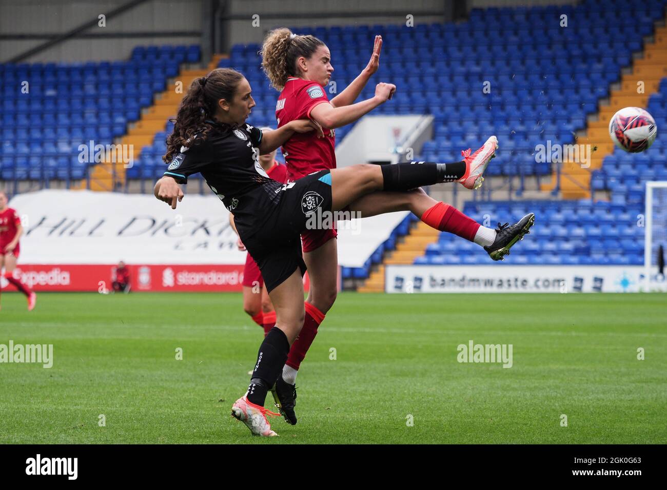 Liverpool, UK. 12th Sep, 2021. Leanne Kiernan (9 Liverpool) battles for ...