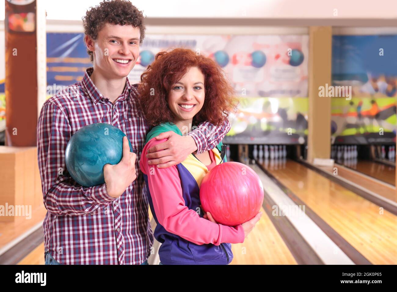 Happy couple playing bowling together Stock Photo - Alamy