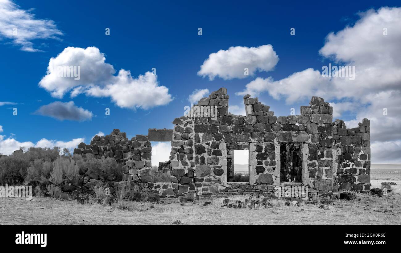 Crumbling building hi-res stock photography and images - Alamy