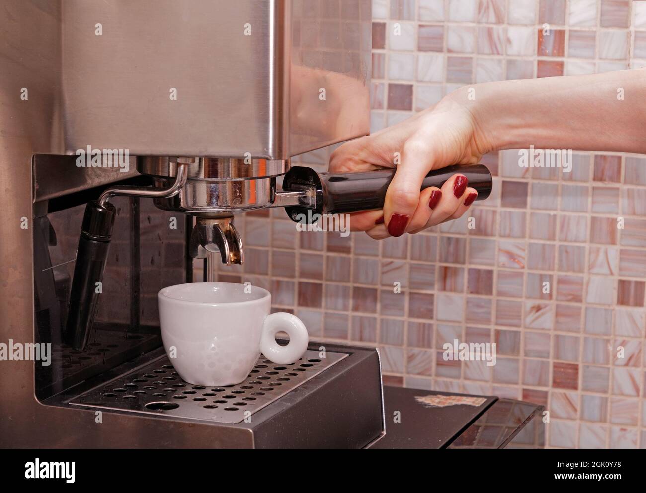 Hand holding handle hi-res stock photography and images - Alamy