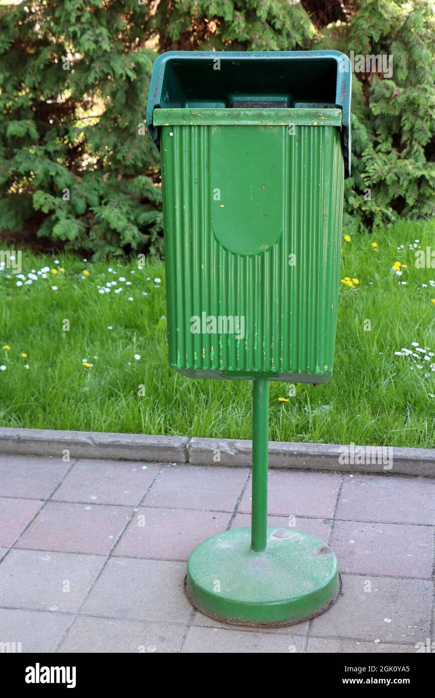Open trash can on metal stand in public park Stock Photo - Alamy