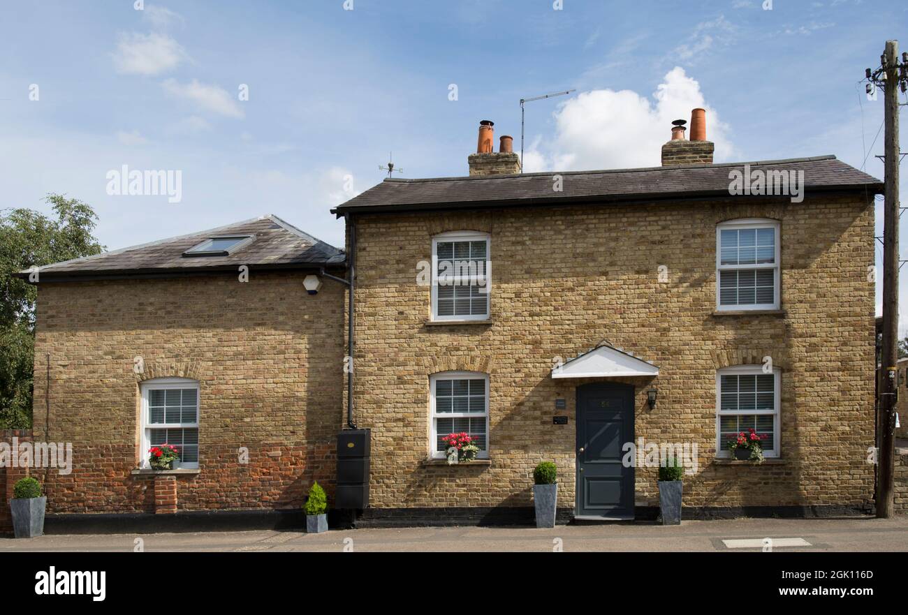 Cottage High Street Roydon Essex Stock Photo - Alamy