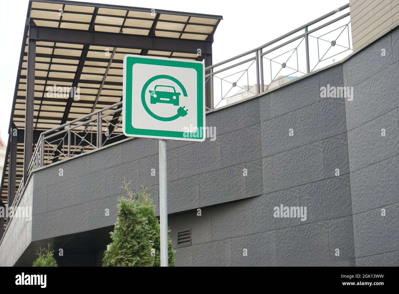 Road sign of electric vehicle charging station at car parking Stock ...