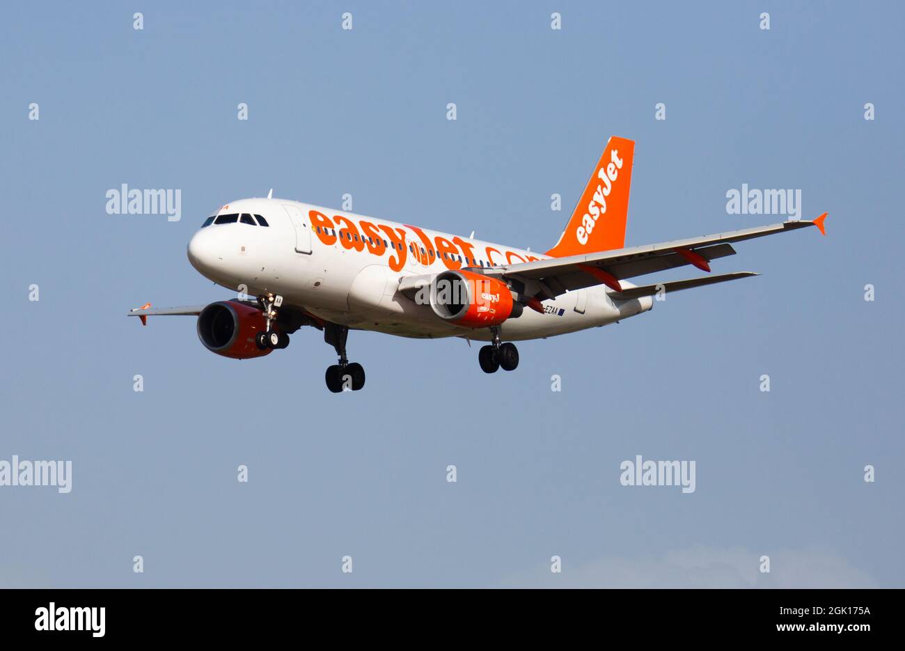 Easyjet aircraft image hi-res stock photography and images - Alamy