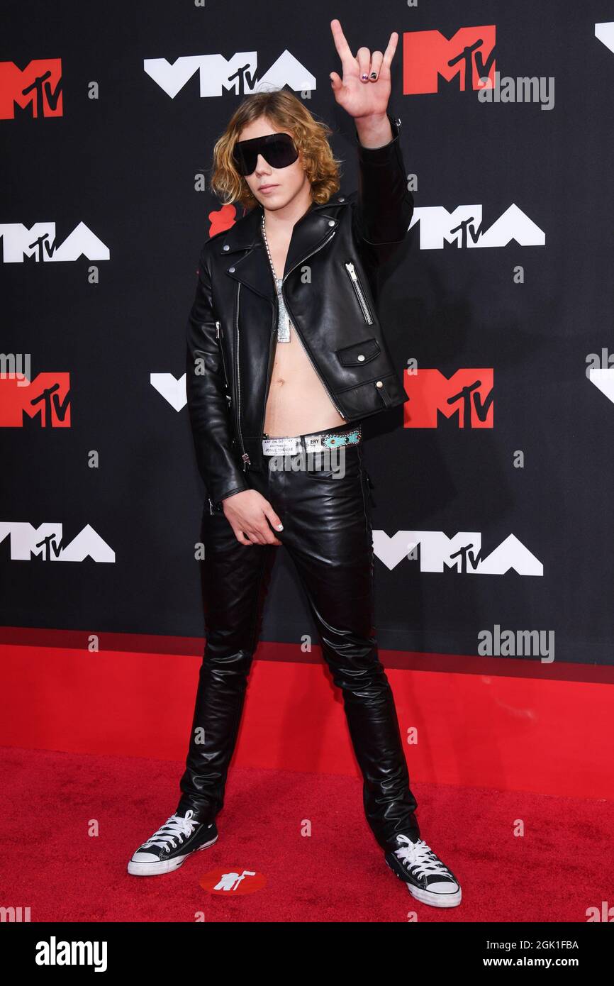 The Kid Laroi walking on the red carpet at the 2021 MTV Video Music ...