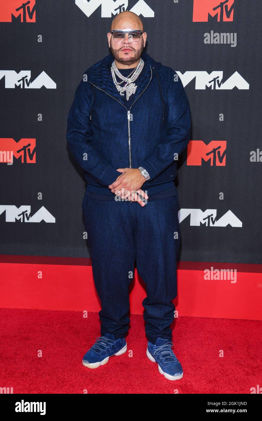 Fat Joe walking on the red carpet at the 2021 MTV Video Music Awards ...