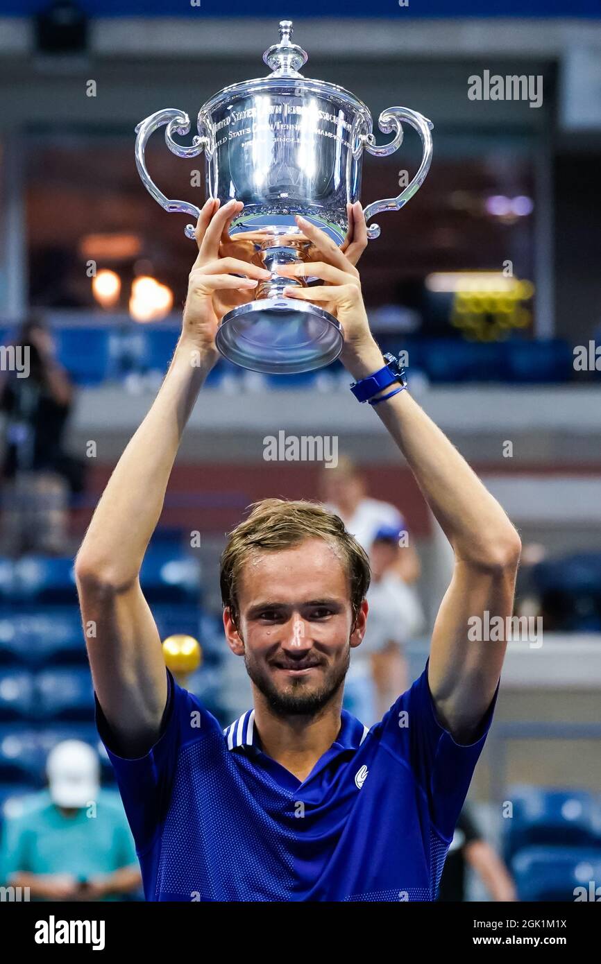 Us open tennis trophy 2021 hi-res stock photography and images - Alamy