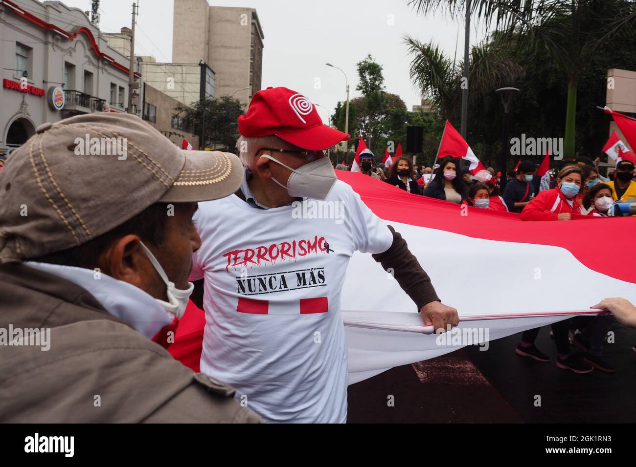 Giant Peruvian flag pulled when hundreds of people gather to celebrate ...