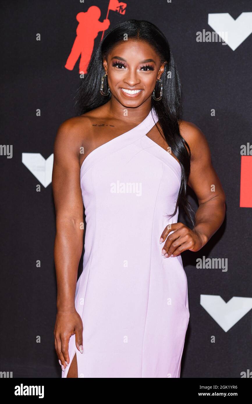 Simone Biles walking on the red carpet at the 2021 MTV Video Music ...