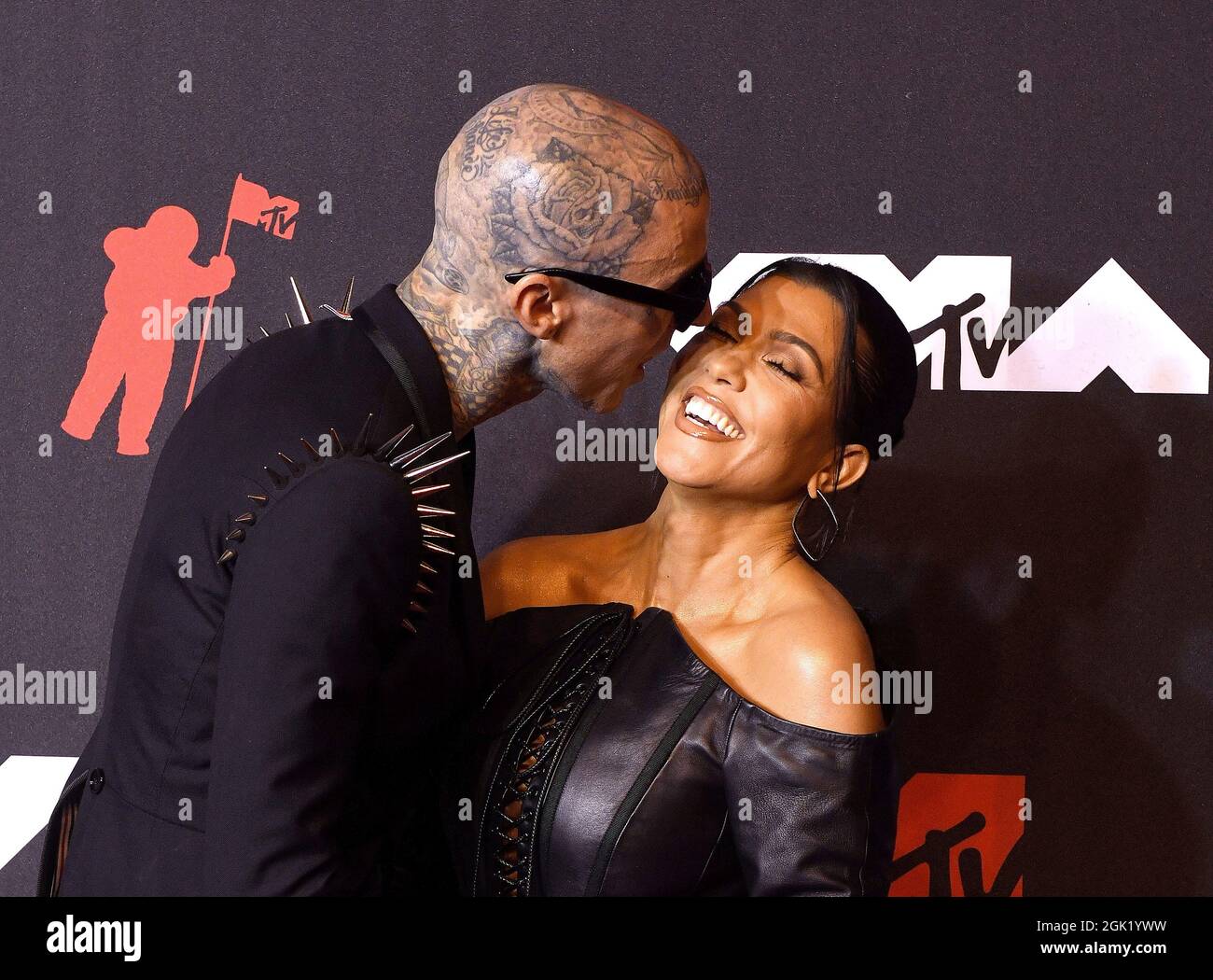 Kourtney kardashian and travis barker hi-res stock photography and ...