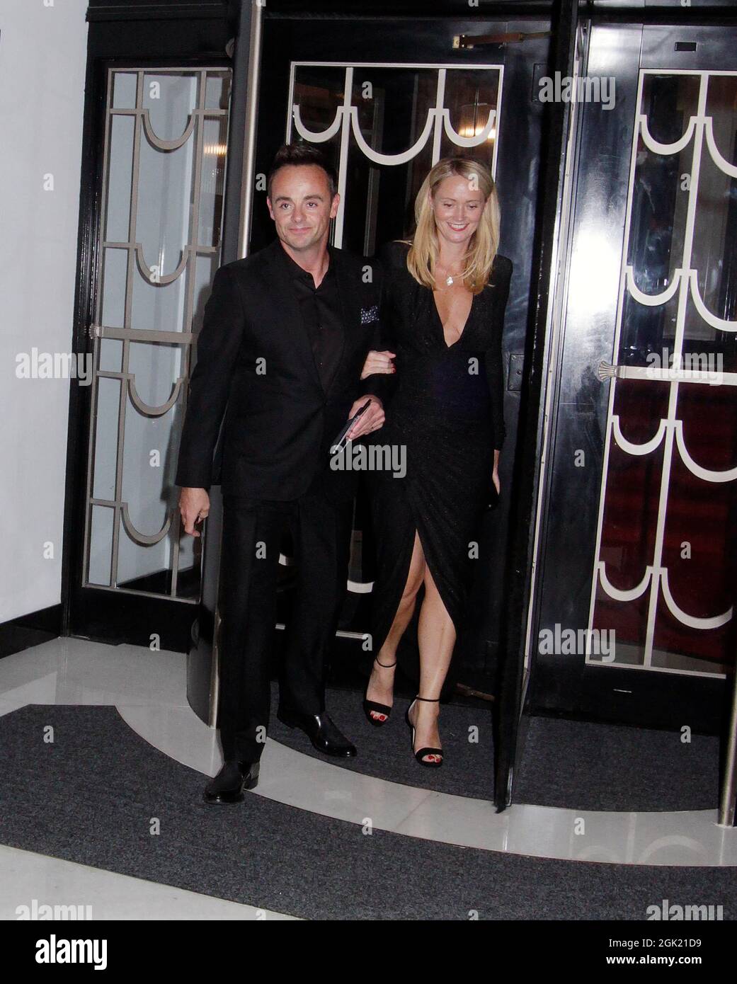 Liz hurley dress hi-res stock photography and images - Alamy