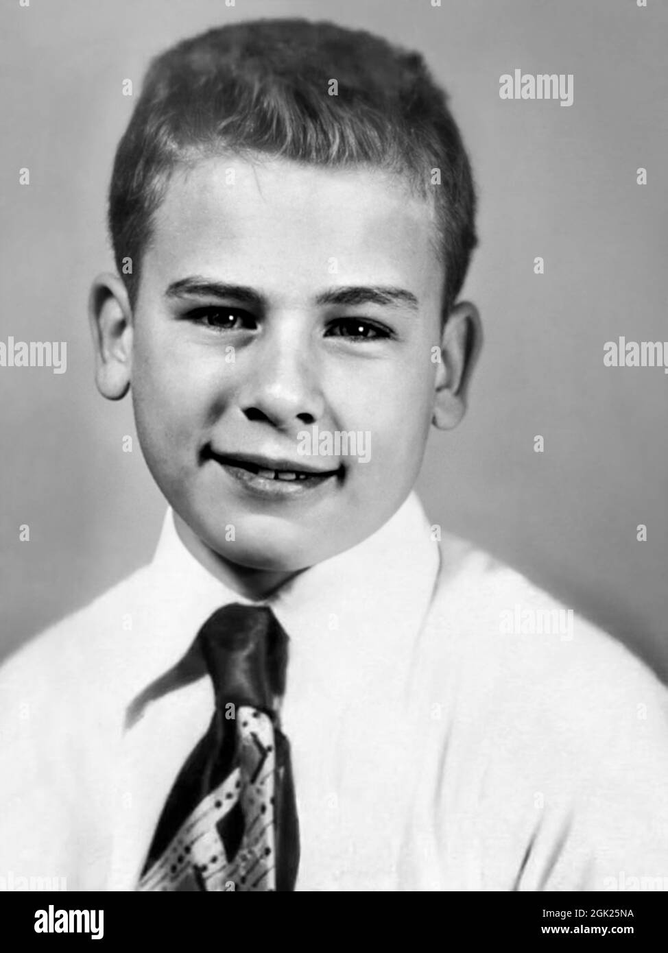 1945 is an american singer hi-res stock photography and images - Alamy