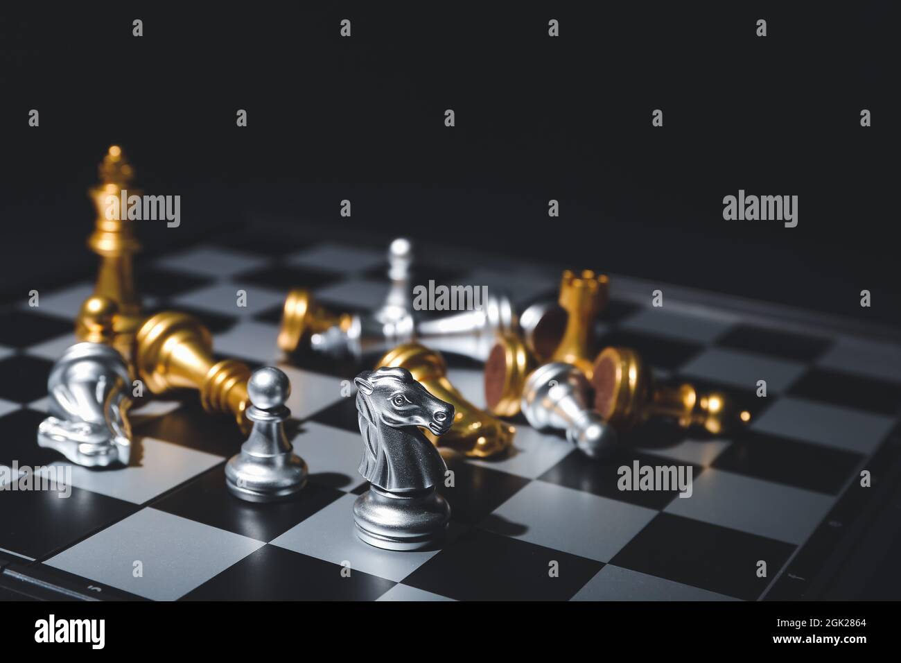 Scattered chess piece pieces hi-res stock photography and images - Alamy
