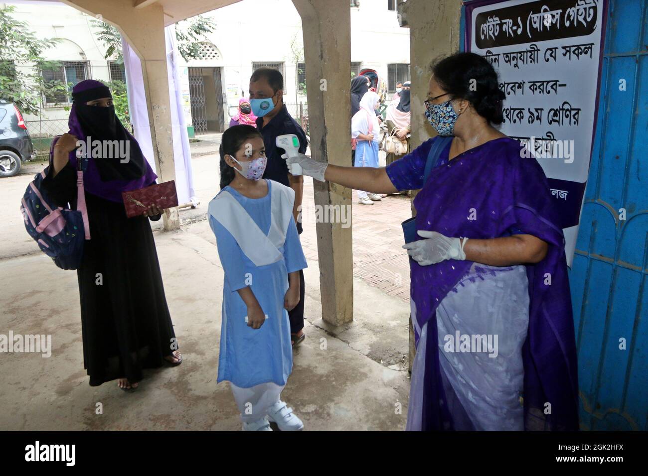 Non Exclusive: A student snap your fist with their classmate during the ...