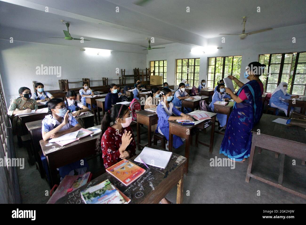 Non Exclusive: A student snap your fist with their classmate during the ...