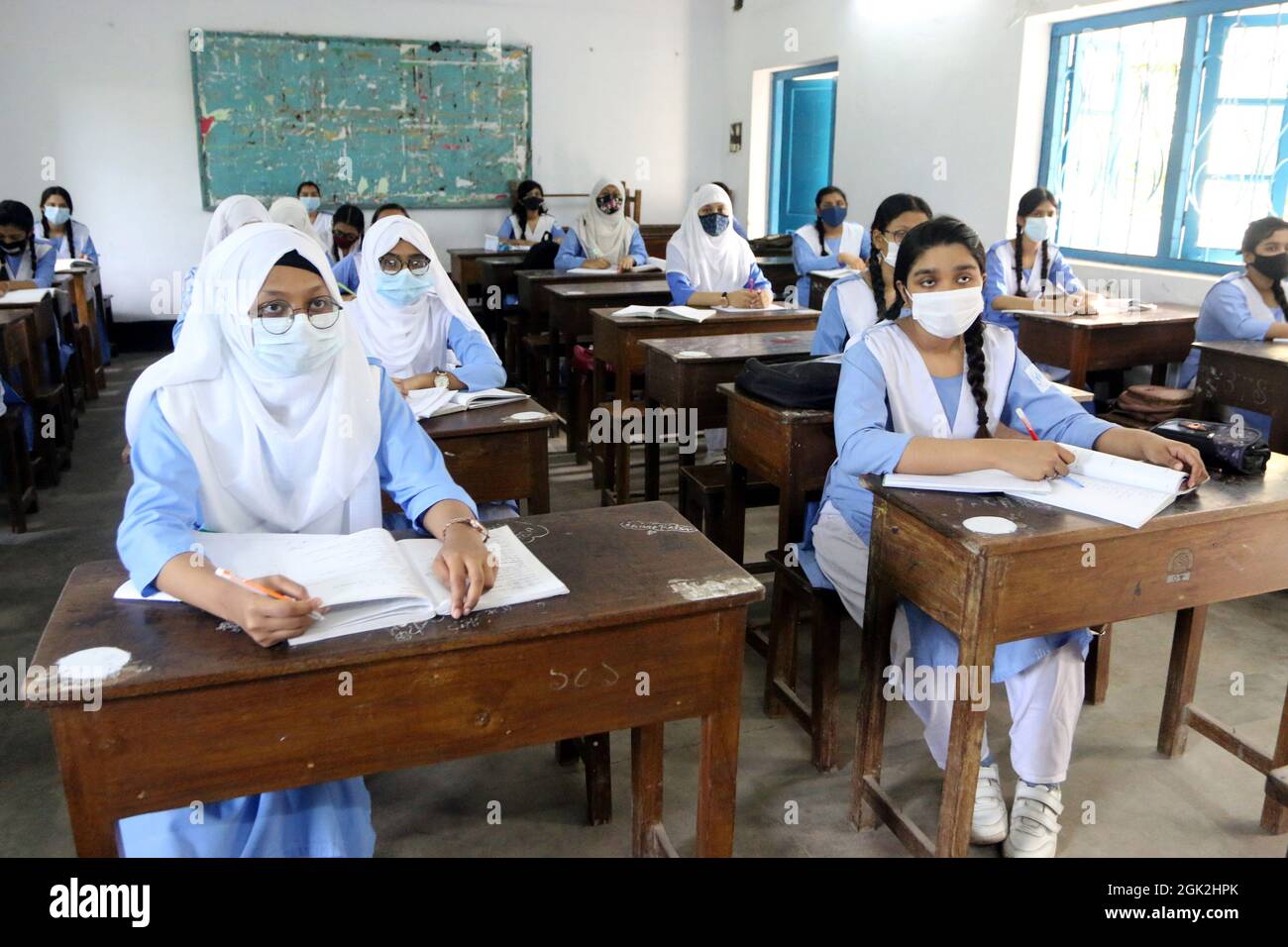 Non Exclusive: A student snap your fist with their classmate during the ...