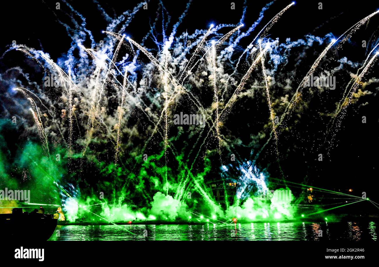 Pyrotechnics show hi-res stock photography and images - Alamy