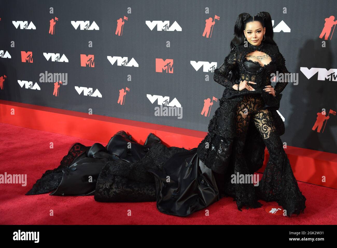 Brooklyn, NY, USA. 12th Sep, 2021. Bella Poarch at arrivals for MTV Video Music Awards (VMAs ...