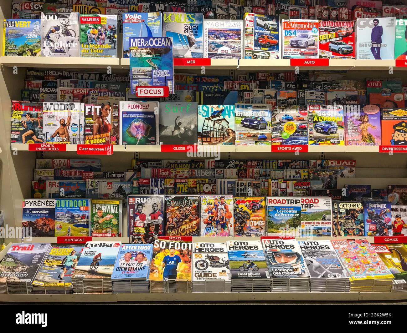 Book trade facade hi-res stock photography and images - Alamy