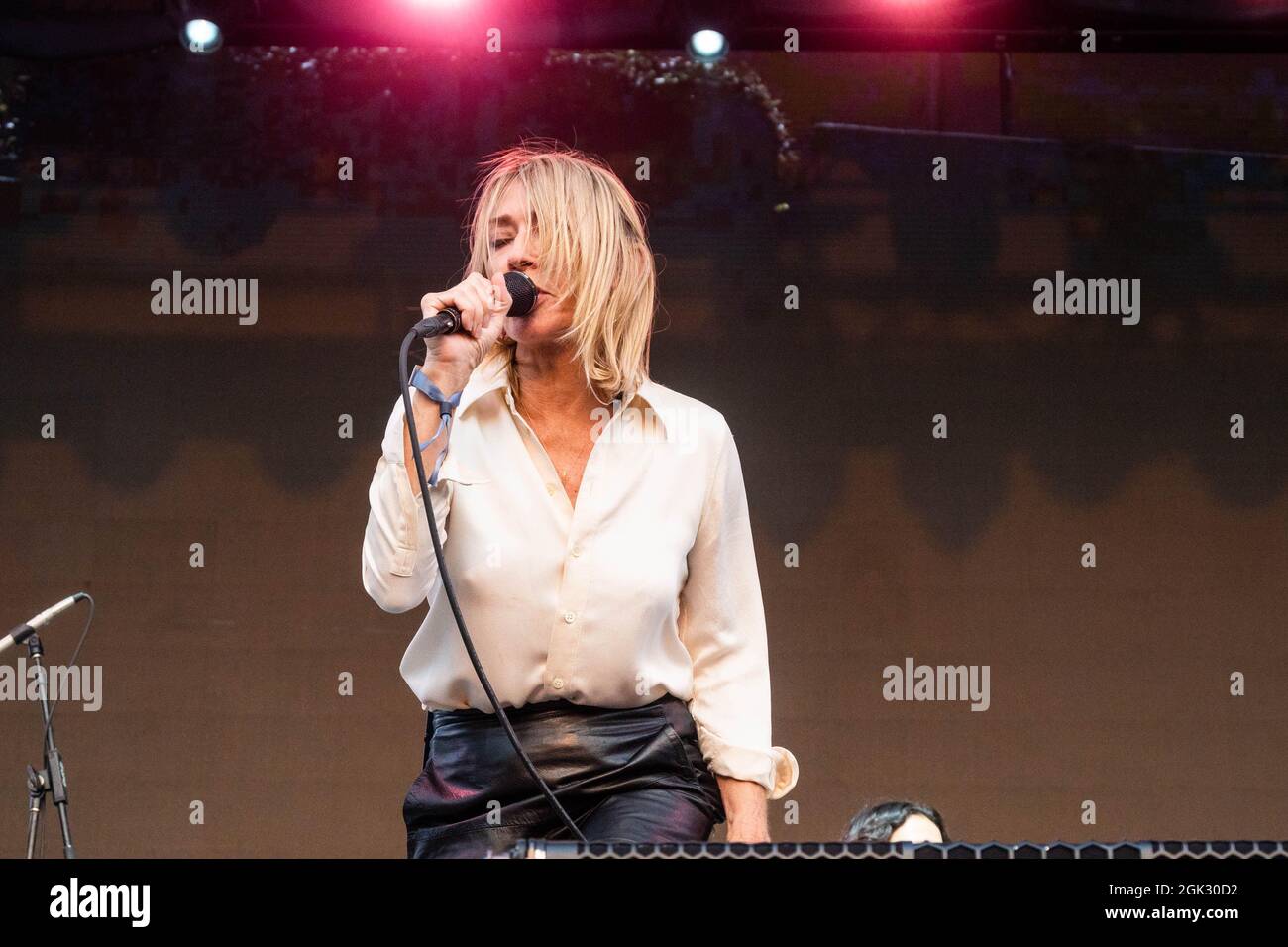 Kim gordon sonic youth hi-res stock photography and images - Alamy