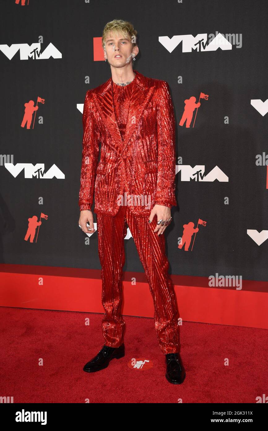 Machine gun kelly 2021 hi-res stock photography and images - Alamy