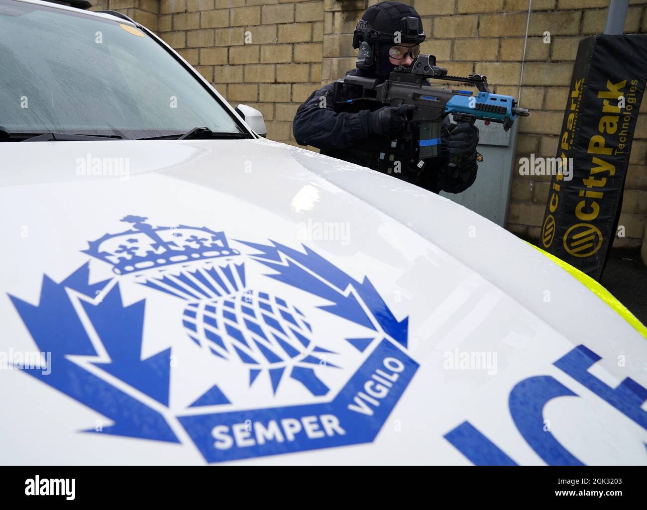 Armed police cop26 hi-res stock photography and images - Alamy