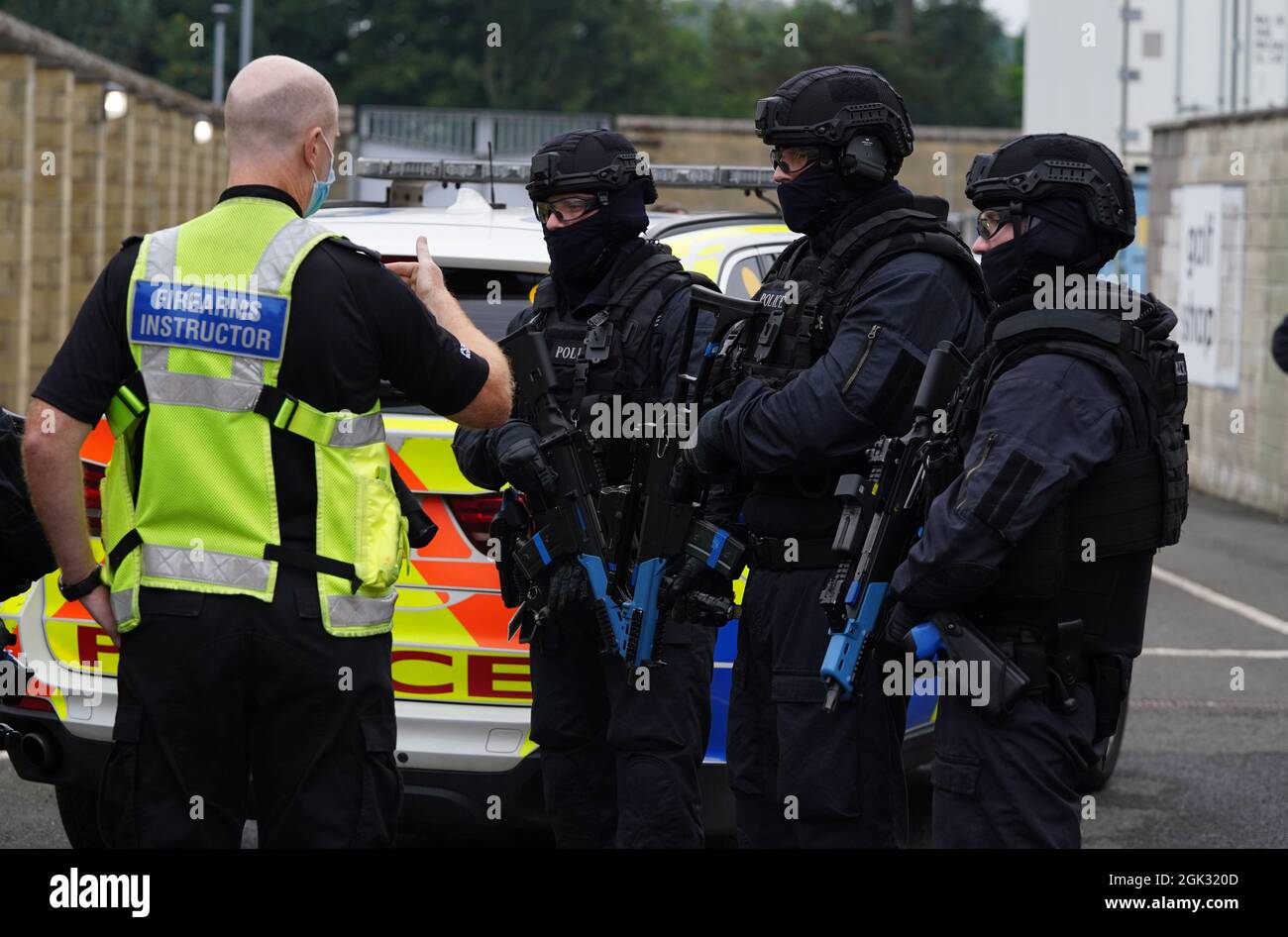 Armed police cop26 hi-res stock photography and images - Alamy