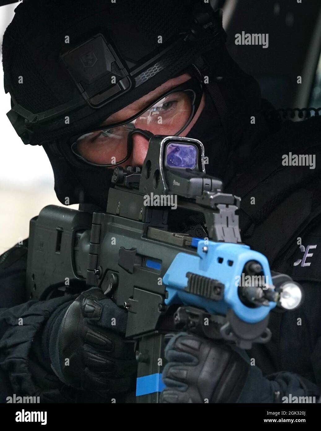 Armed police cop26 hi-res stock photography and images - Alamy