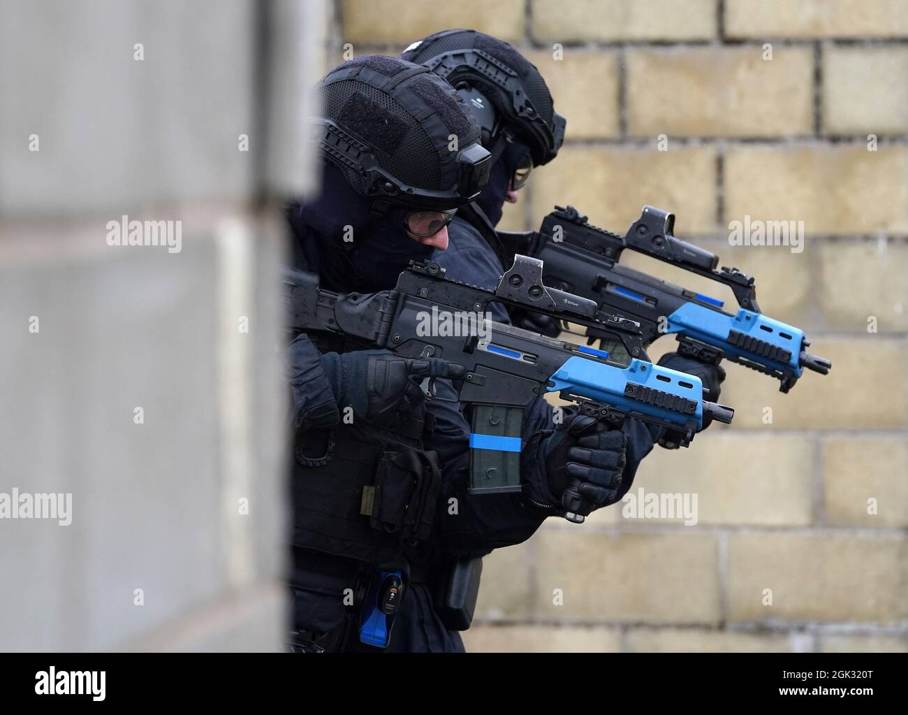 Armed police cop26 hi-res stock photography and images - Alamy
