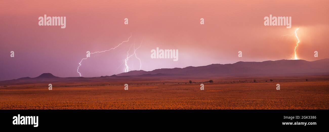 Weather lightning storm over africa hi-res stock photography and images ...