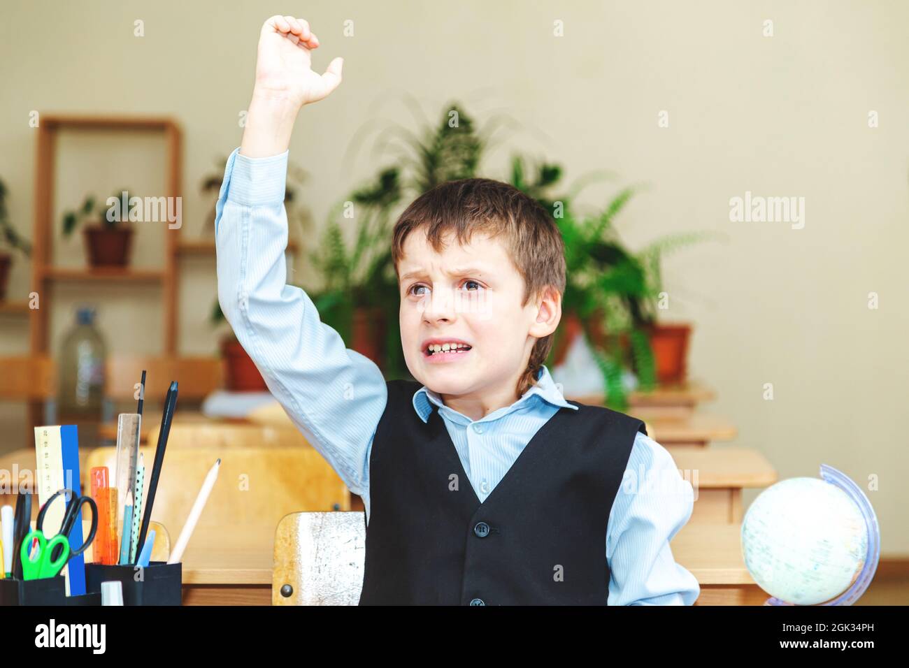 Elementary classroom and globe hi-res stock photography and images - Alamy