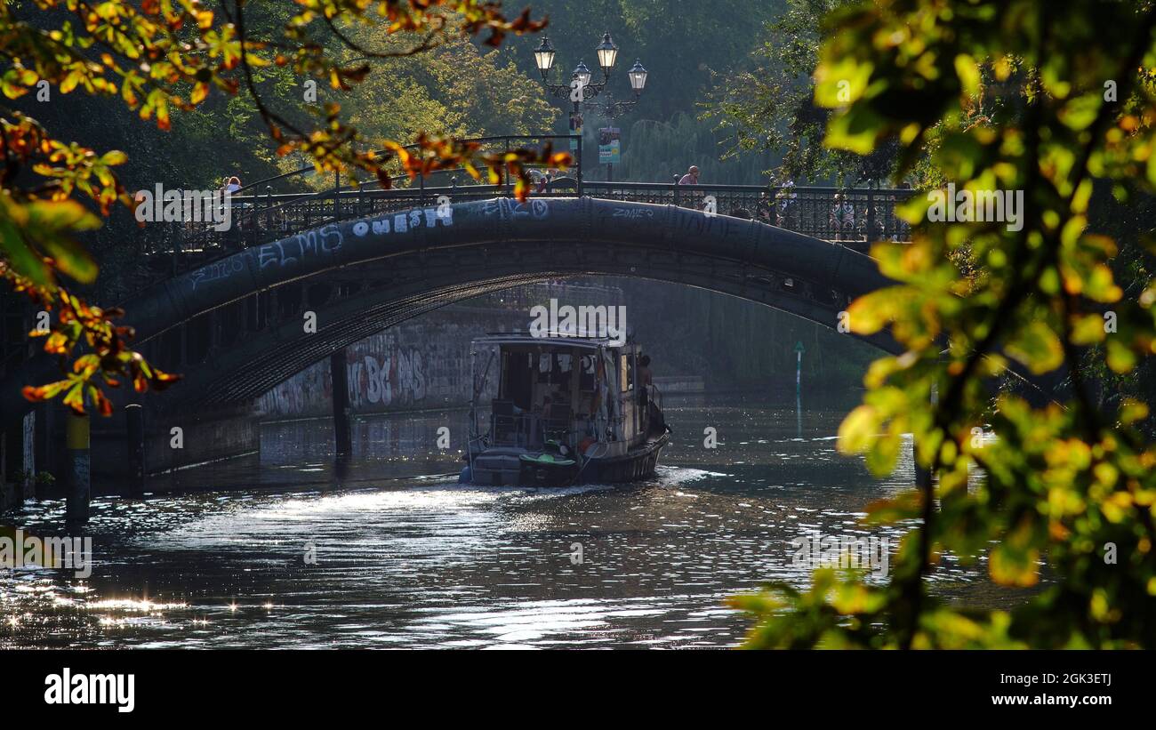 Berlin, Germany. 08th Sep, 2021. A boat sails under the Admiral Bridge ...
