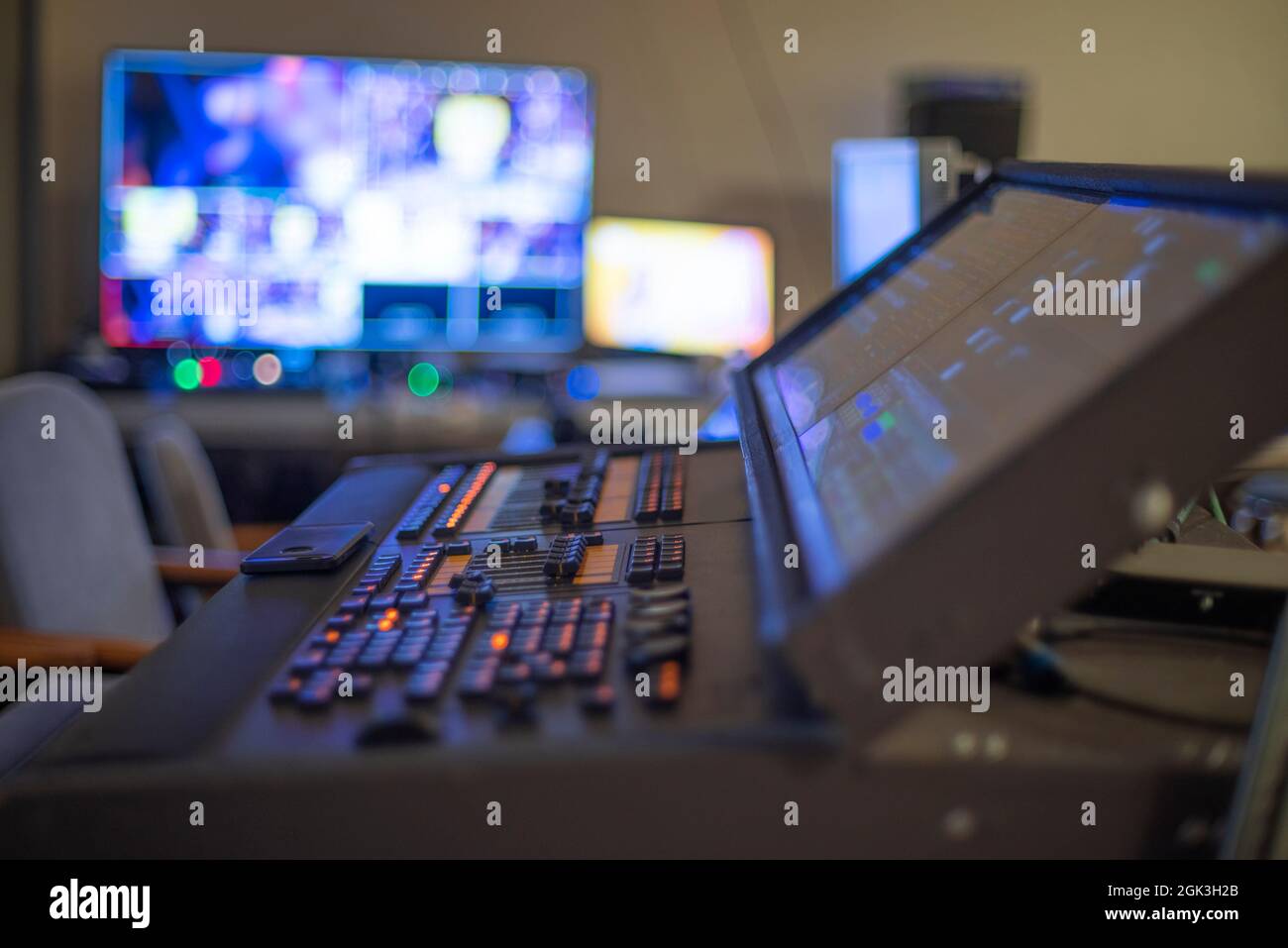 Real time broadcast hi-res stock photography and images - Alamy
