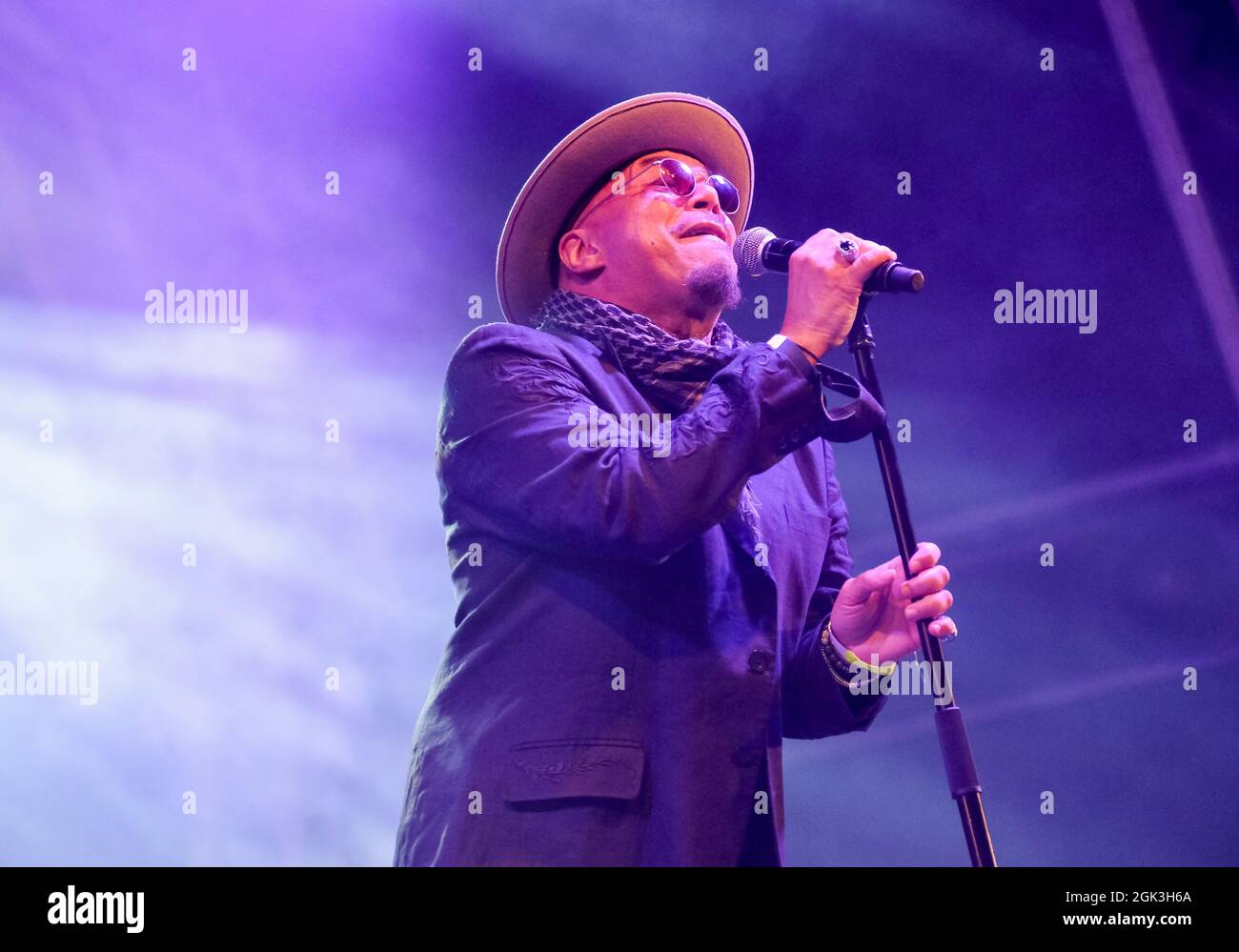 Howard hewett singer hi-res stock photography and images - Alamy