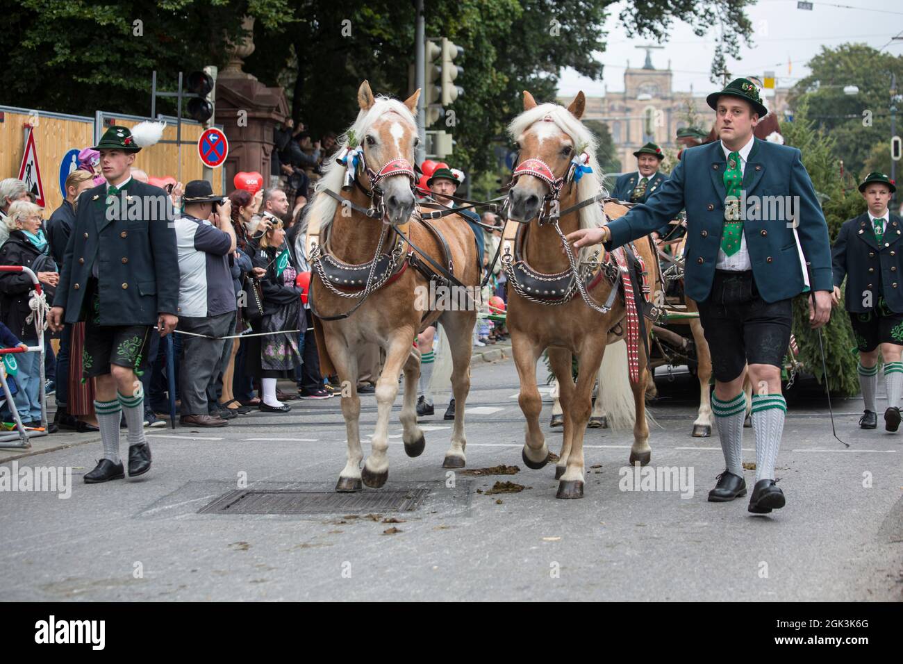 Participants at the Oktoberfest parade in Munich march in traditional ...